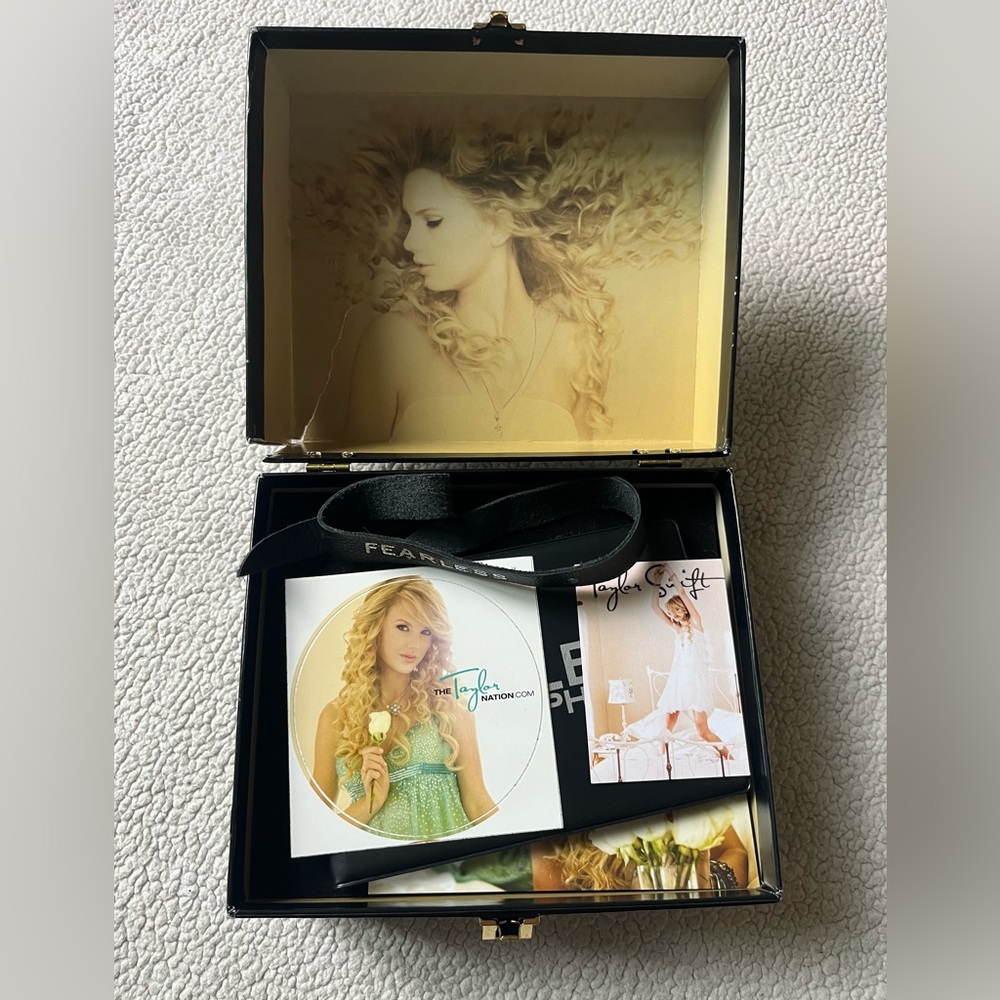 Rare Taylor Swift Fearless Box Set - Gem